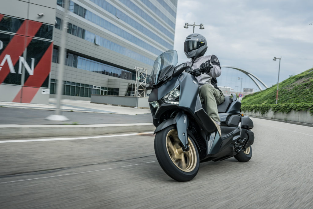 Essai Yamaha XMAX 300 Tech Max 2023 - Mid-size et full option - AcidMoto.ch